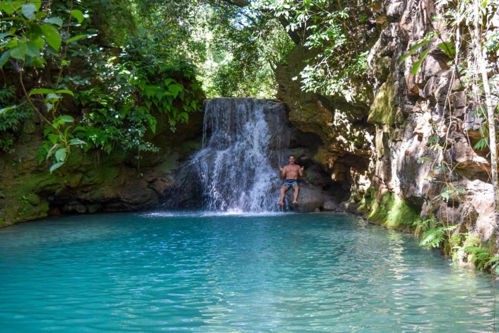 Cachoeira do Funil: pêndulo, rapel e caverna em Mambaí, Goiás